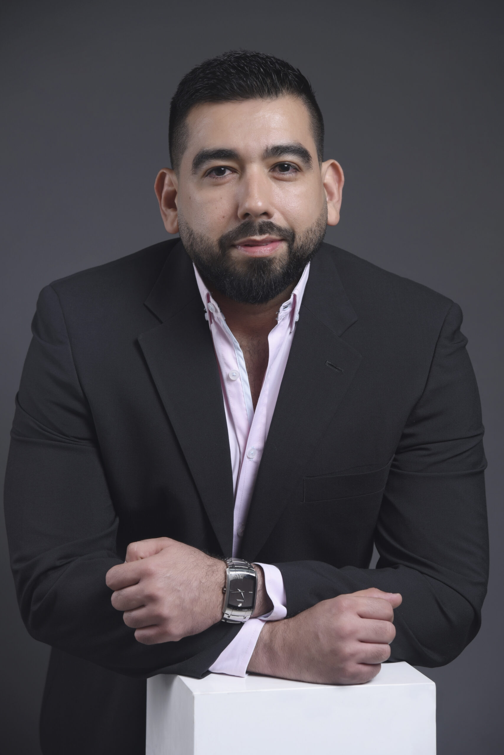 QUIENES SOMOS – Ricardo Diaz